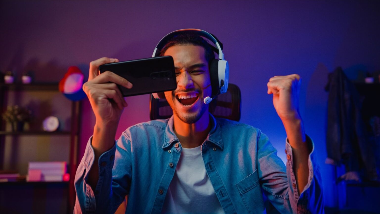 Mobile-First Entertainment: How Smartphones Are Becoming the Ultimate ...