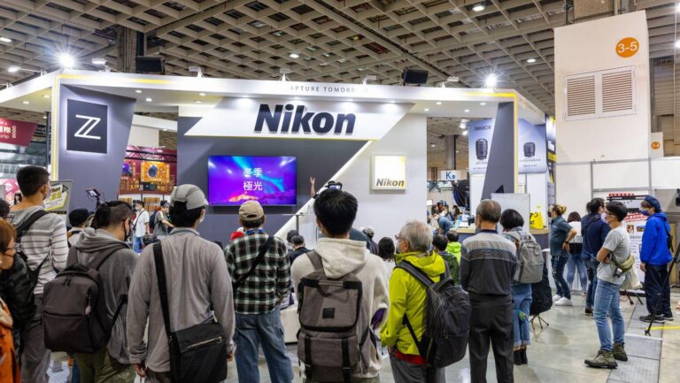 How to Design a High-Impact Trade Show Booth Using Lightboxes ...